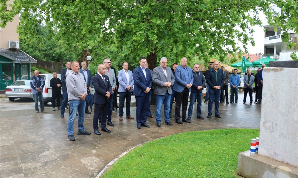 Povodom 26. godišnjice smrti Gojka Šuška, zapaljene svijeće kod ...